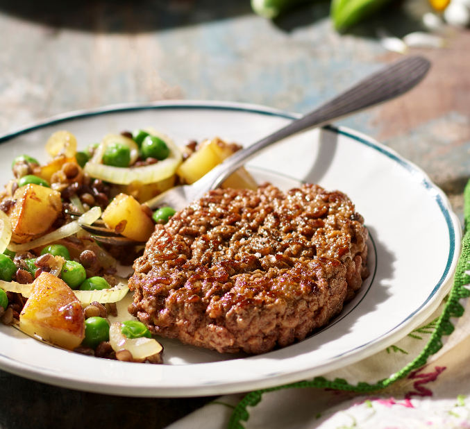 Steak haché, poêlée de pommes de terre, petits pois, lentilles | Bigard